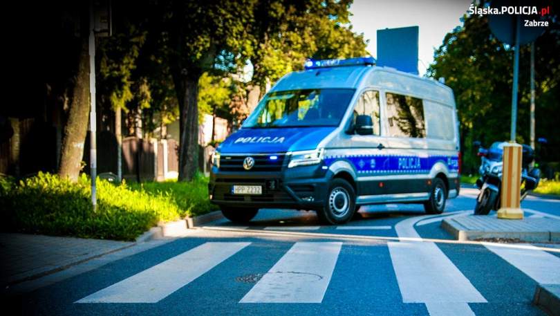 Potrącenie kobiety z trójką dzieci na przejściu dla pieszych. 59 ... Potrącenie kobiety z trójką dzieci na przejściu dla pieszych. 59 ...